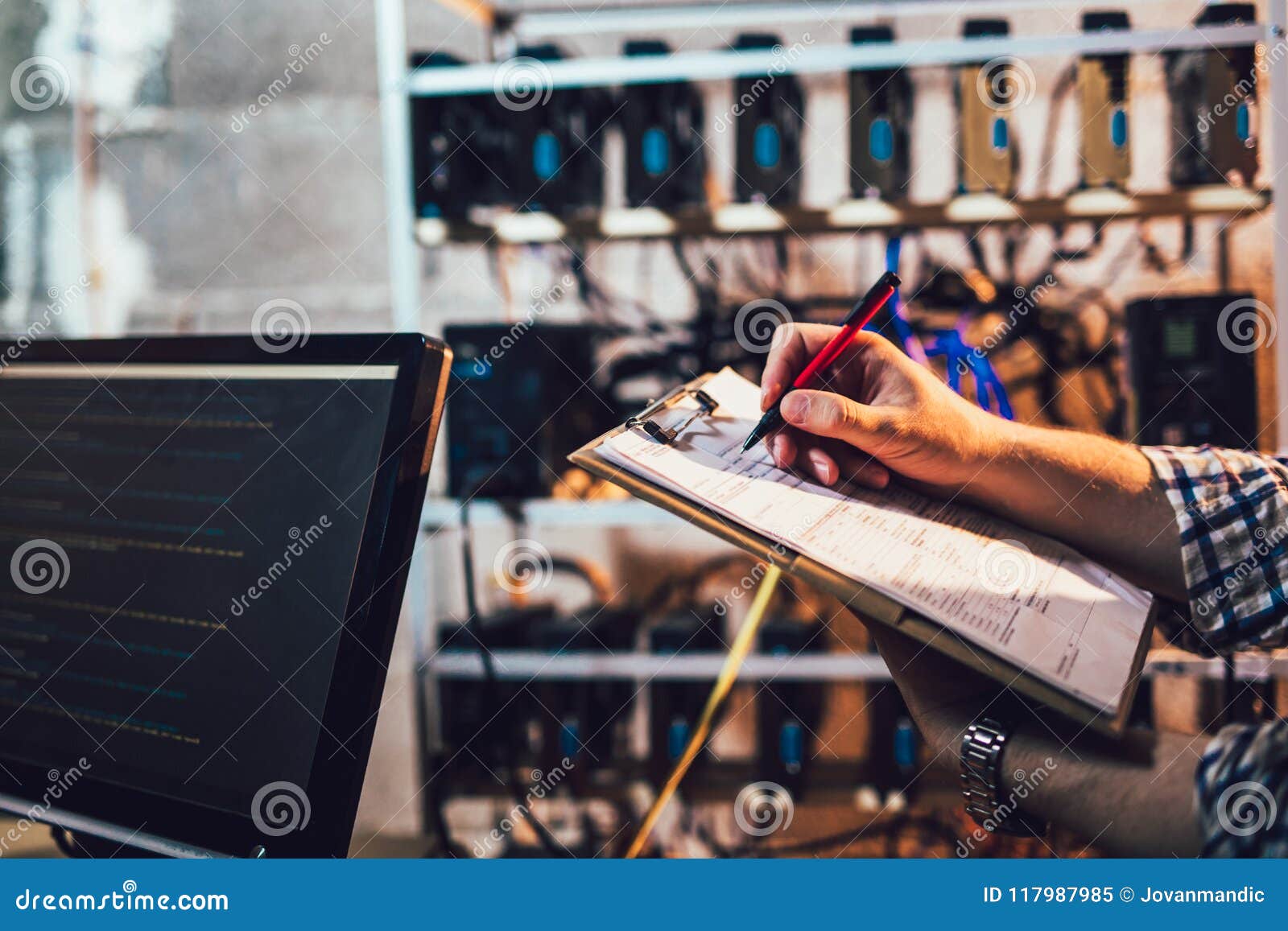 Programmers are Watching the Bitcoin Exchange Rate and Writes Data ...