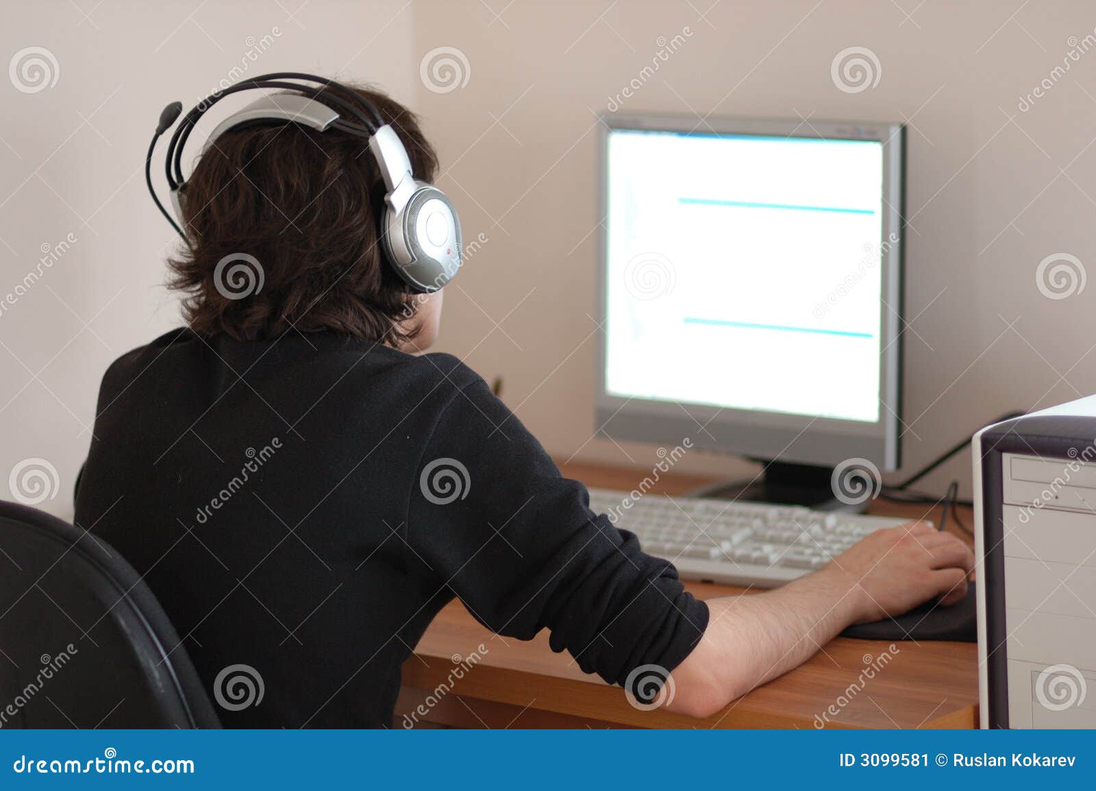 Programmeur au travail image stock. Image du homme, programmation - 3099581