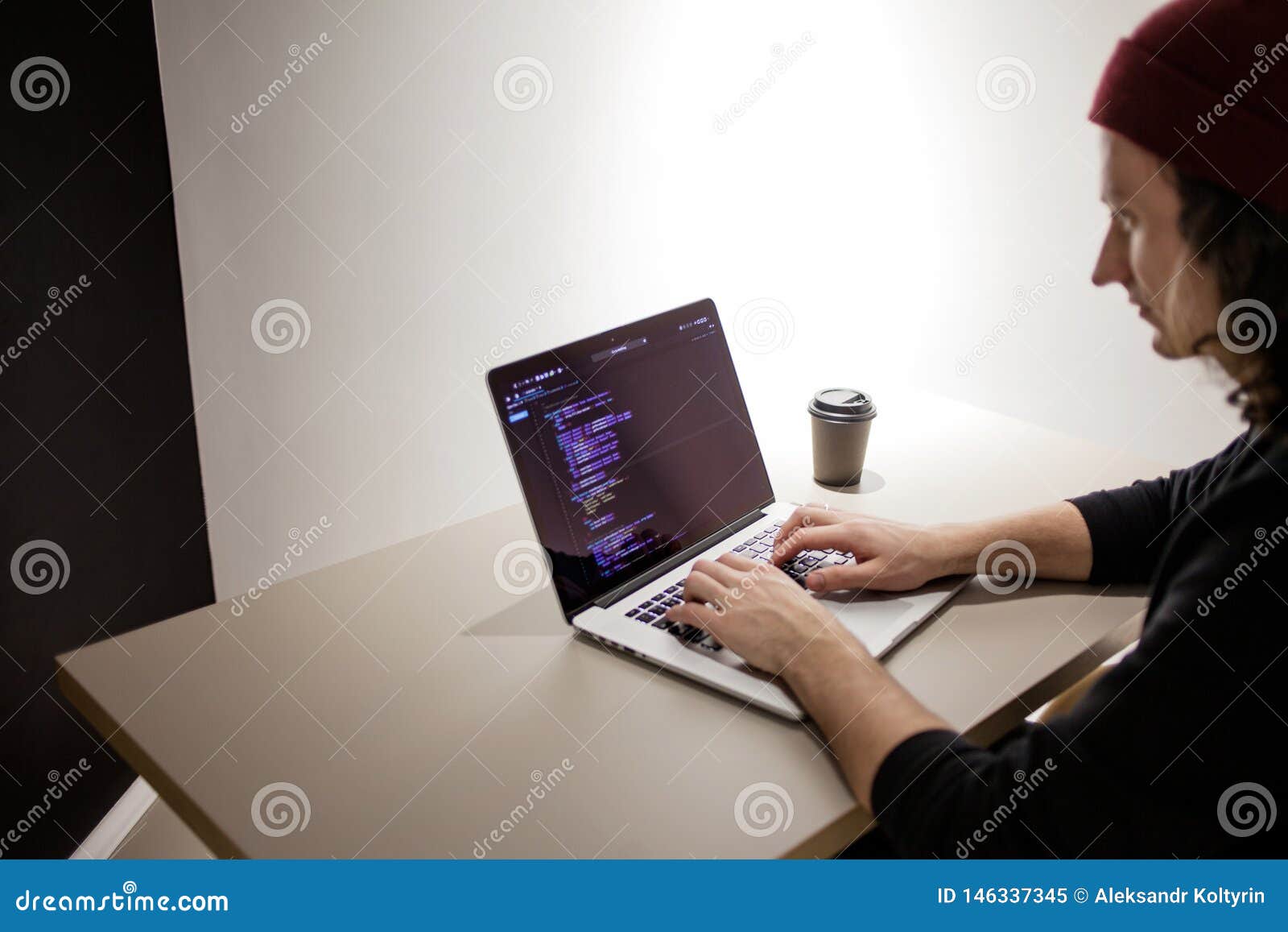 Programmeur En Codeur Die in De Ontwikkelomgeving Werken Programmeurs ...