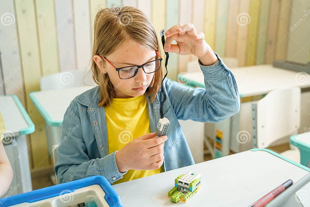 Programming Work, Learning Robotics in Elementary School. Children ...