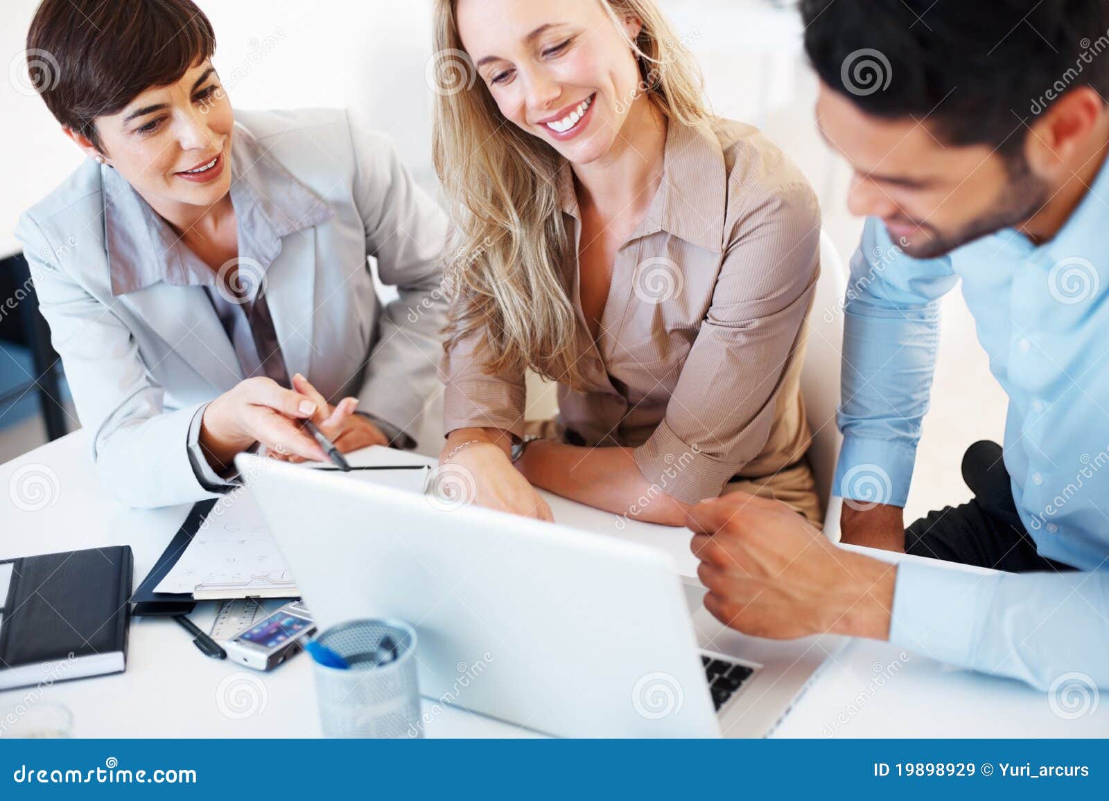 Project Discussion on Laptop Stock Image - Image of businesswoman, male ...