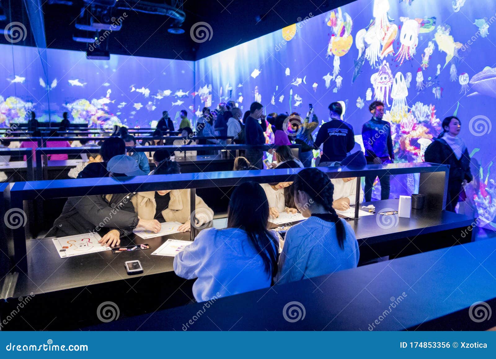 Projector and Freflecting Light Effect Art at TeamLab Borderless ...