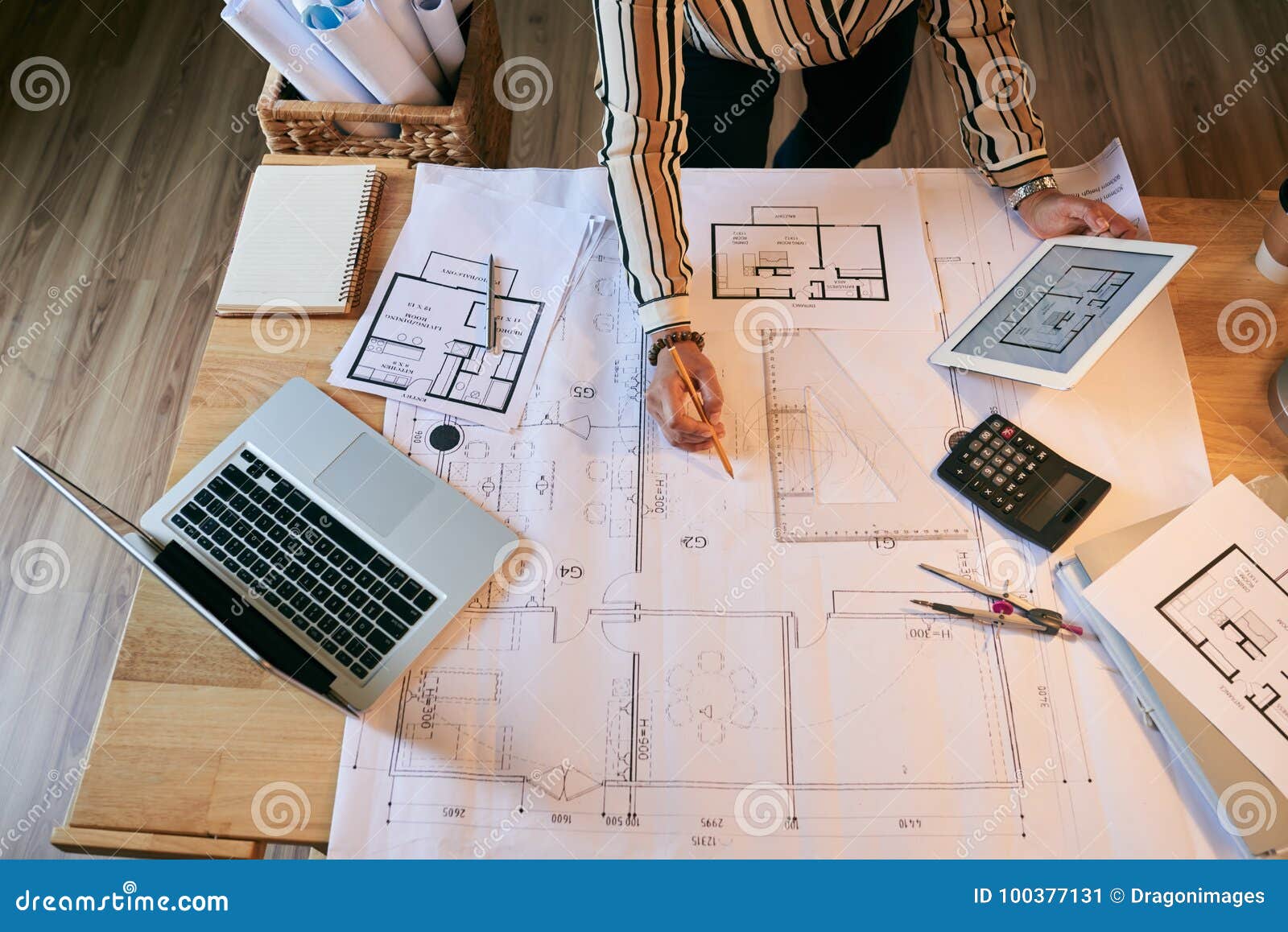 Projet De Construction De Dessin Image stock - Image du tablette ...