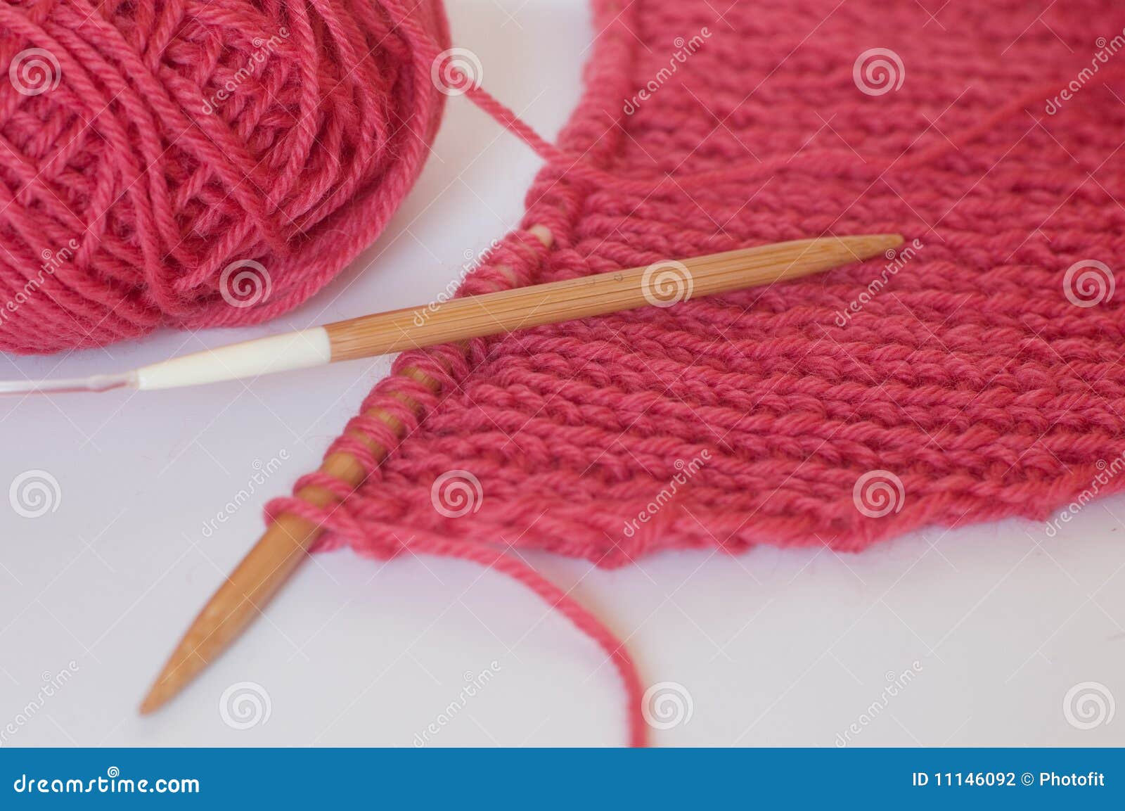 Projet de tricotage photo stock. Image du filé, artisanat - 11146092