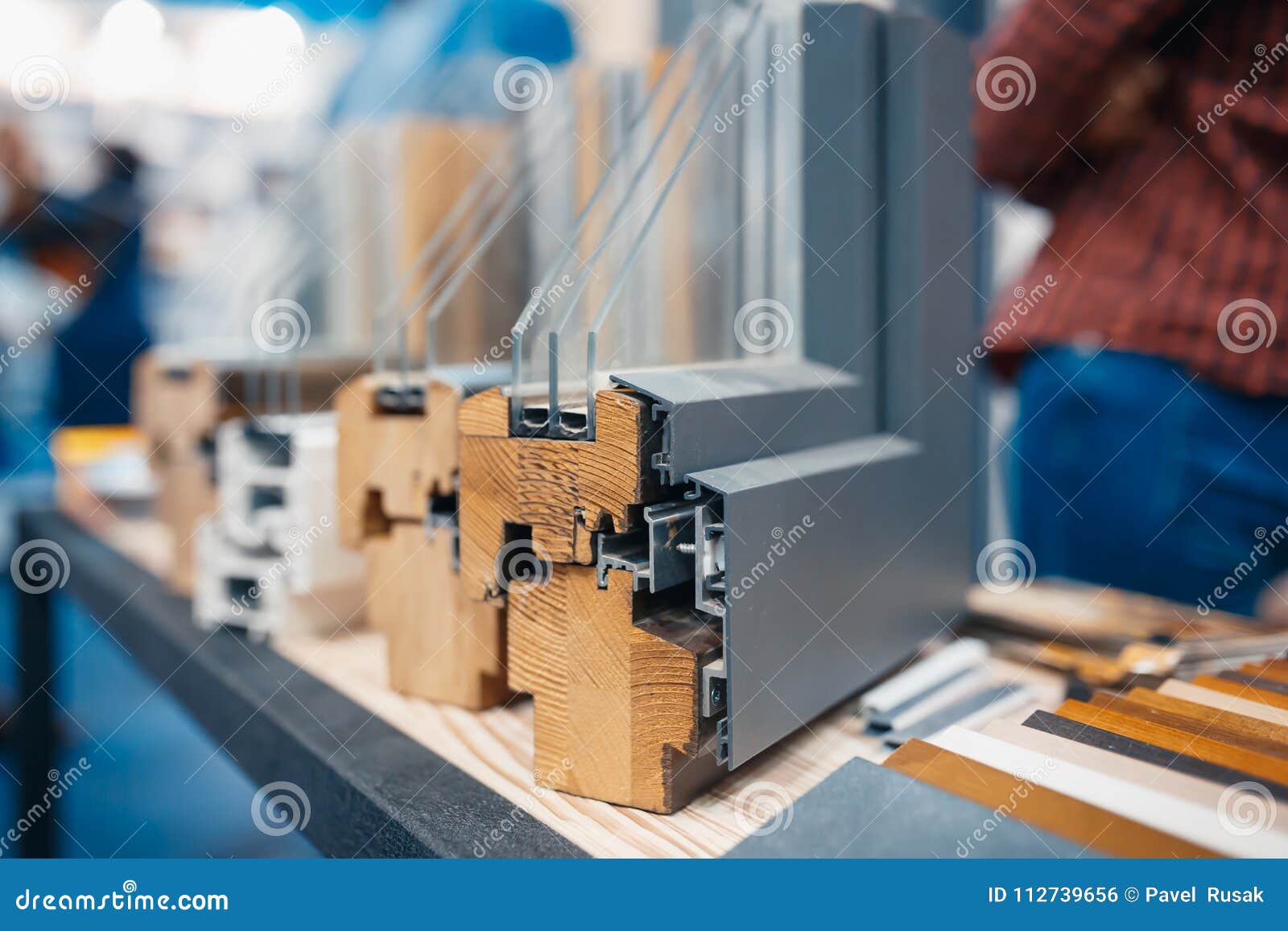 Projeto De Perfis Do Pvc Para a Janela Foto de Stock - Imagem de cruz ...