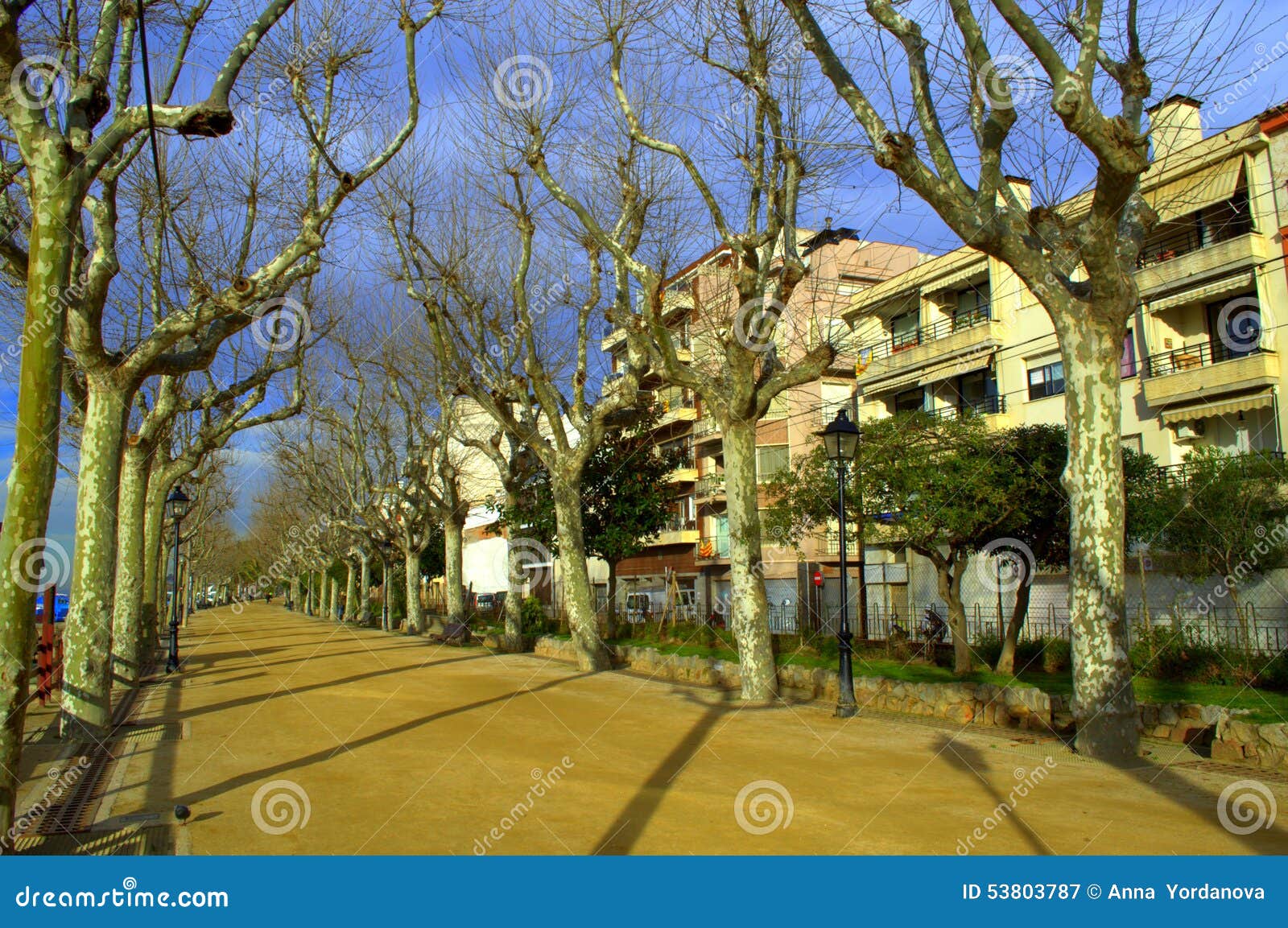 Promenade De Ville De Calella, Espagne Image stock - Image du vols, été ...