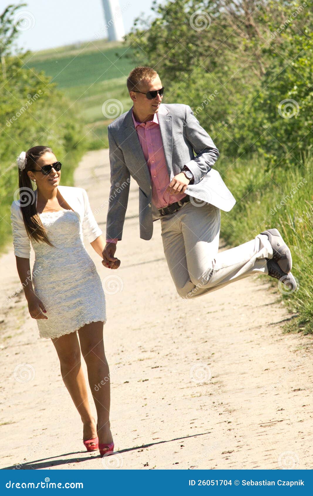 Promenade Heureuse De Couples Photo stock - Image of promenade ...