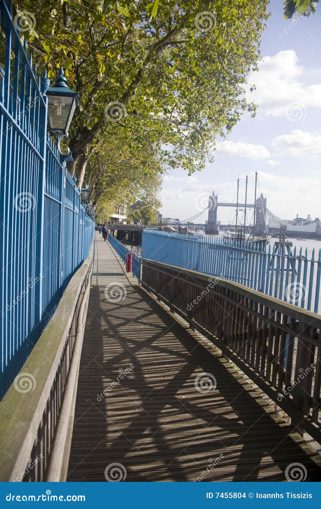 Promenade and Tower Bridge stock photo. Image of crisscross - 7455804