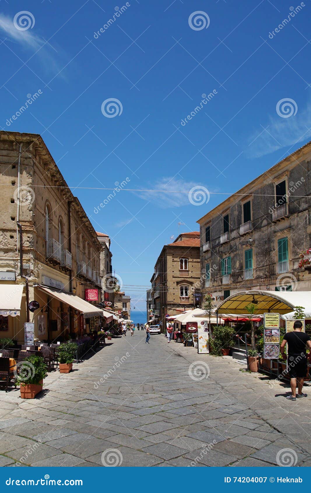 Promenade of Tropea editorial photography. Image of street - 74204007