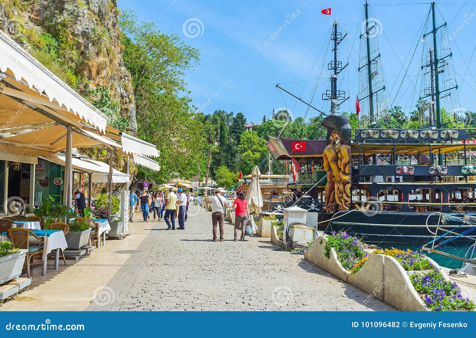 Promenade Van De Oude Jachthaven Van Antalya Redactionele Fotografie ...