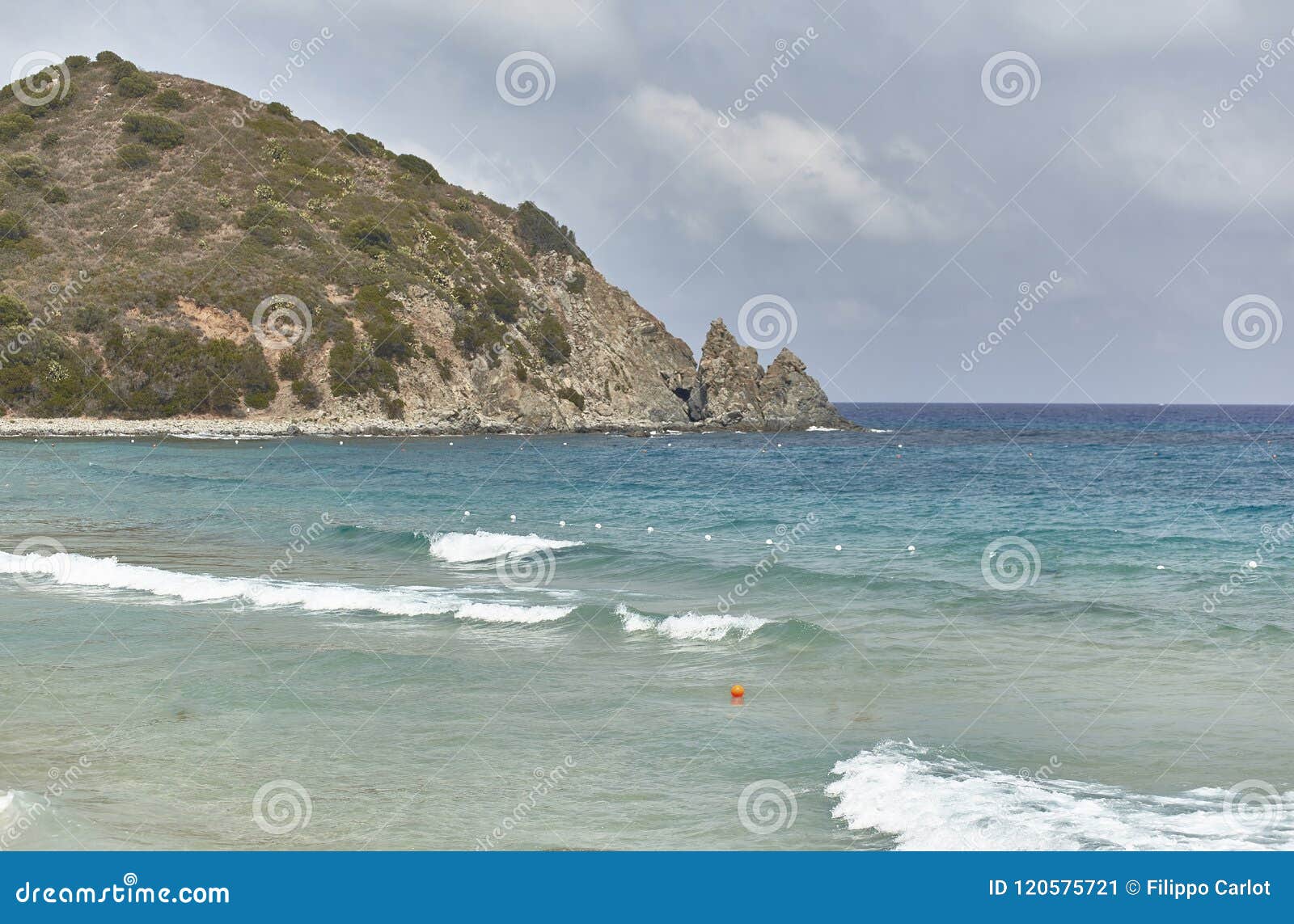 Promontorio Natural En El Mar Imagen de archivo - Imagen de italia ...