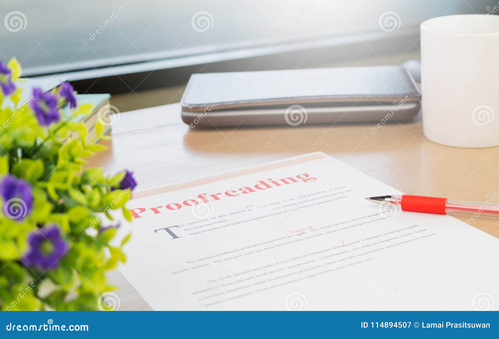 Proofreading Paper on Table Stock Image - Image of proof, check: 114894507