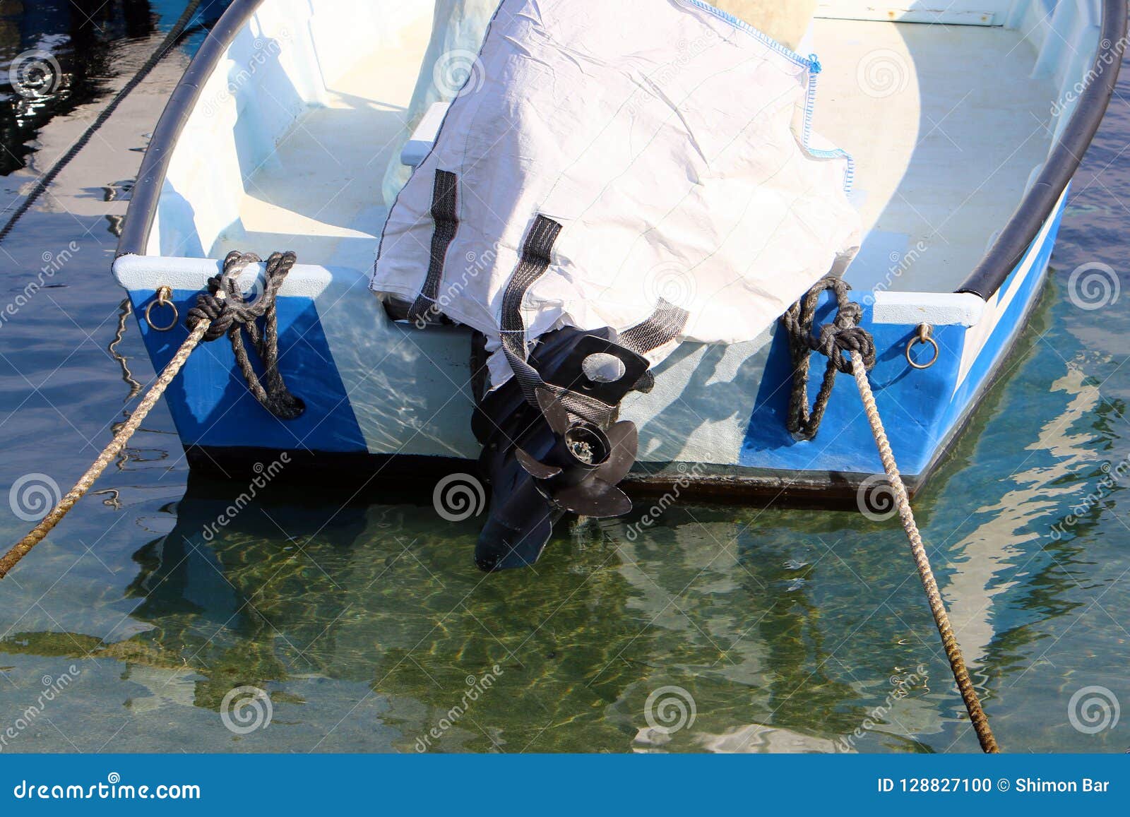 Propeller Mit Einem Motor Auf Dem Boot Stockfoto - Bild von antrieb ...
