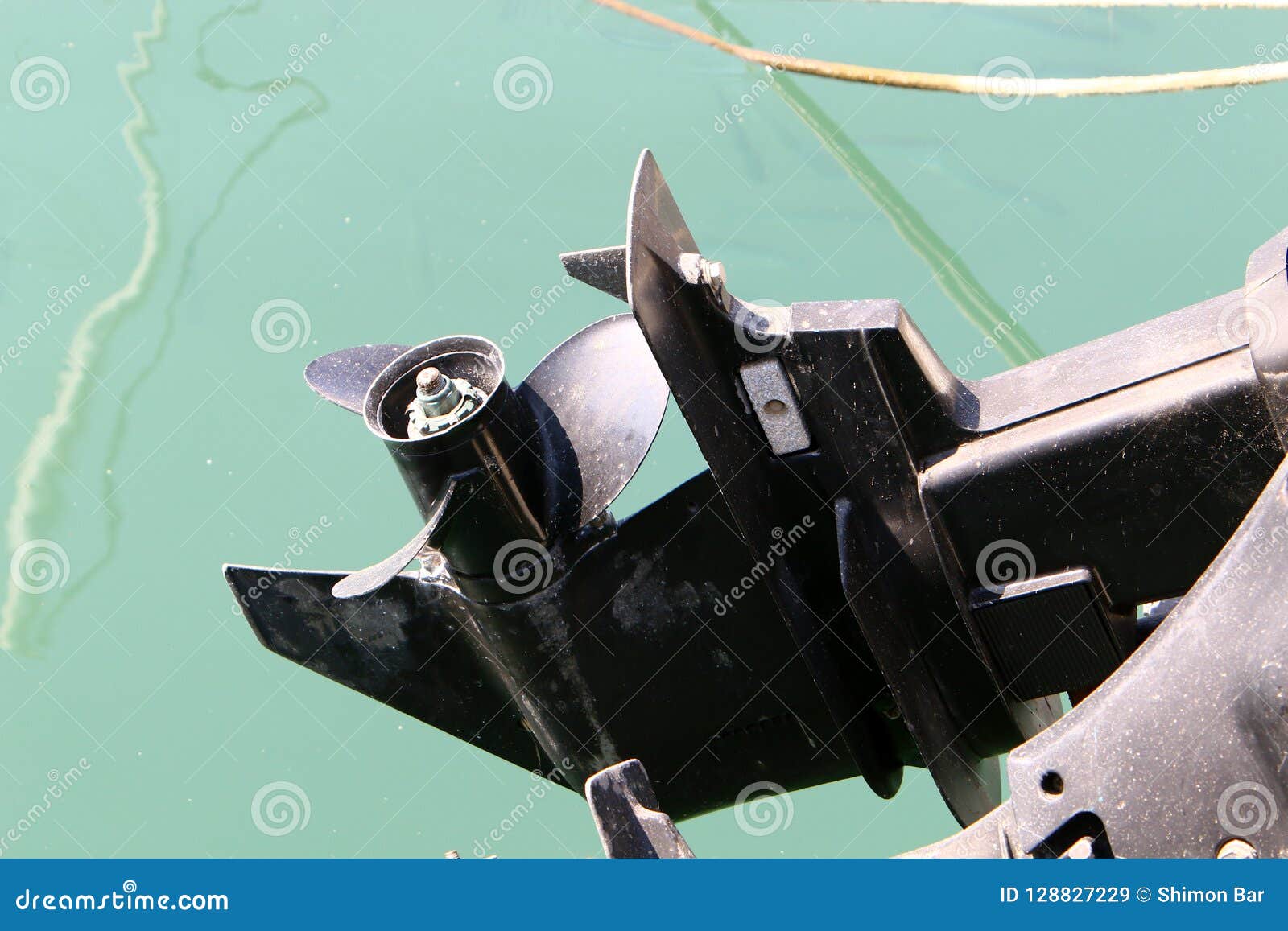 Propeller Mit Einem Motor Auf Dem Boot Stockbild - Bild von morgen ...