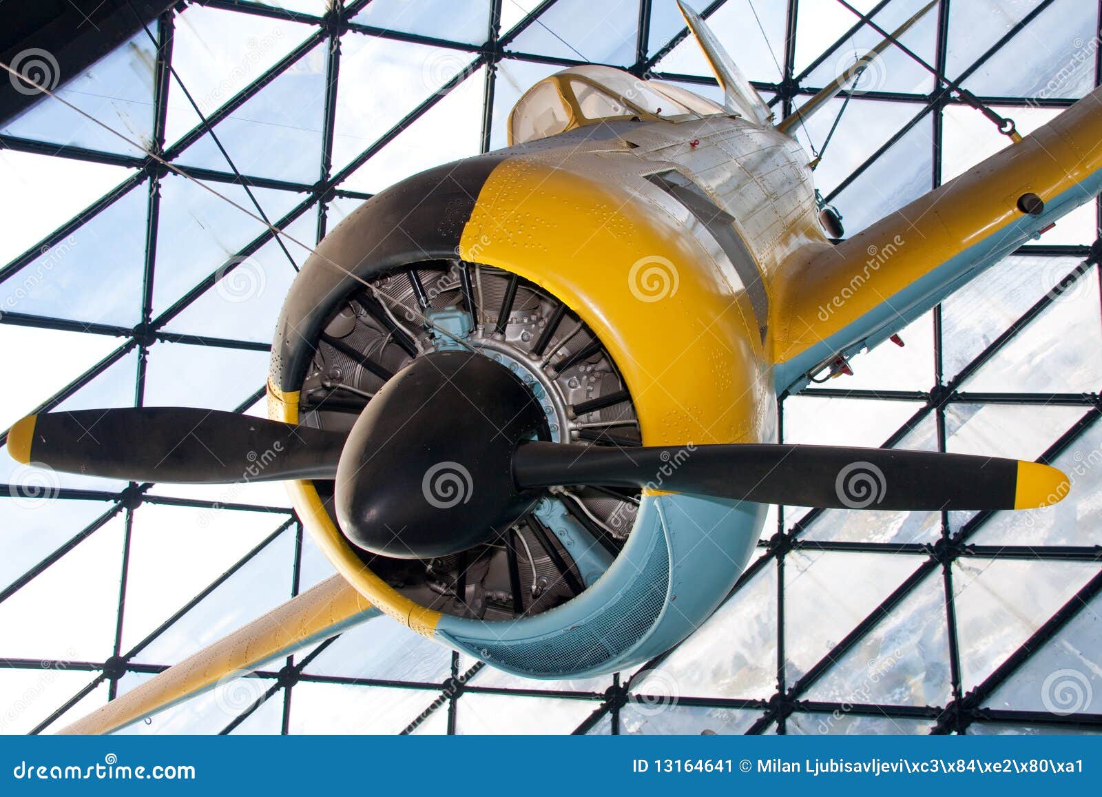Proppeler Plane editorial photo. Image of engine, airplane - 13164641