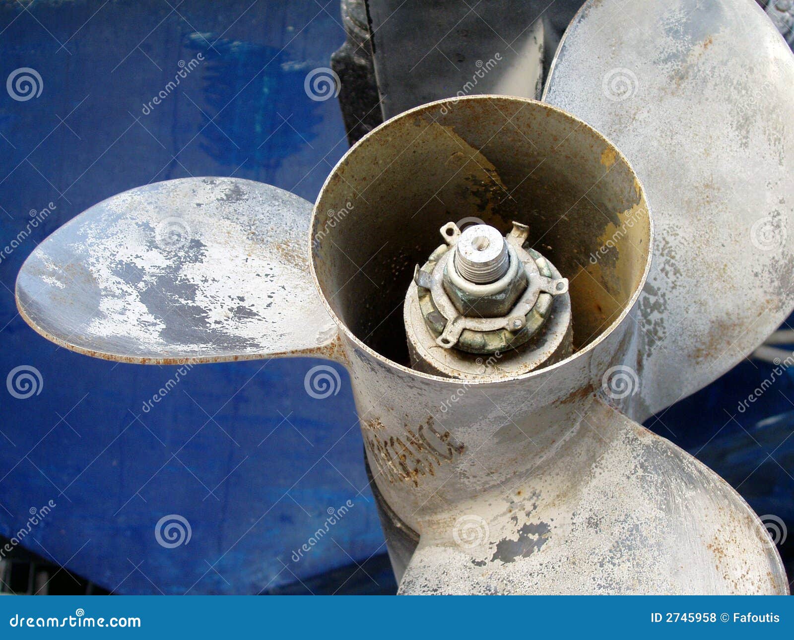 Propulsor foto de archivo. Imagen de yate, aherrumbrado - 2745958