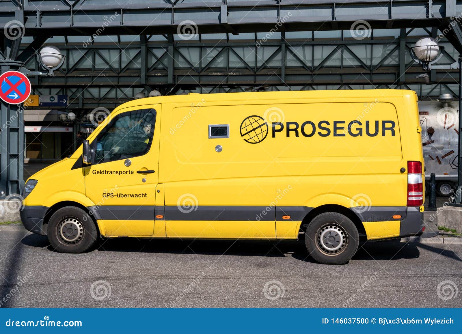 Prosegur security van editorial image. Image of sprinter - 146037500