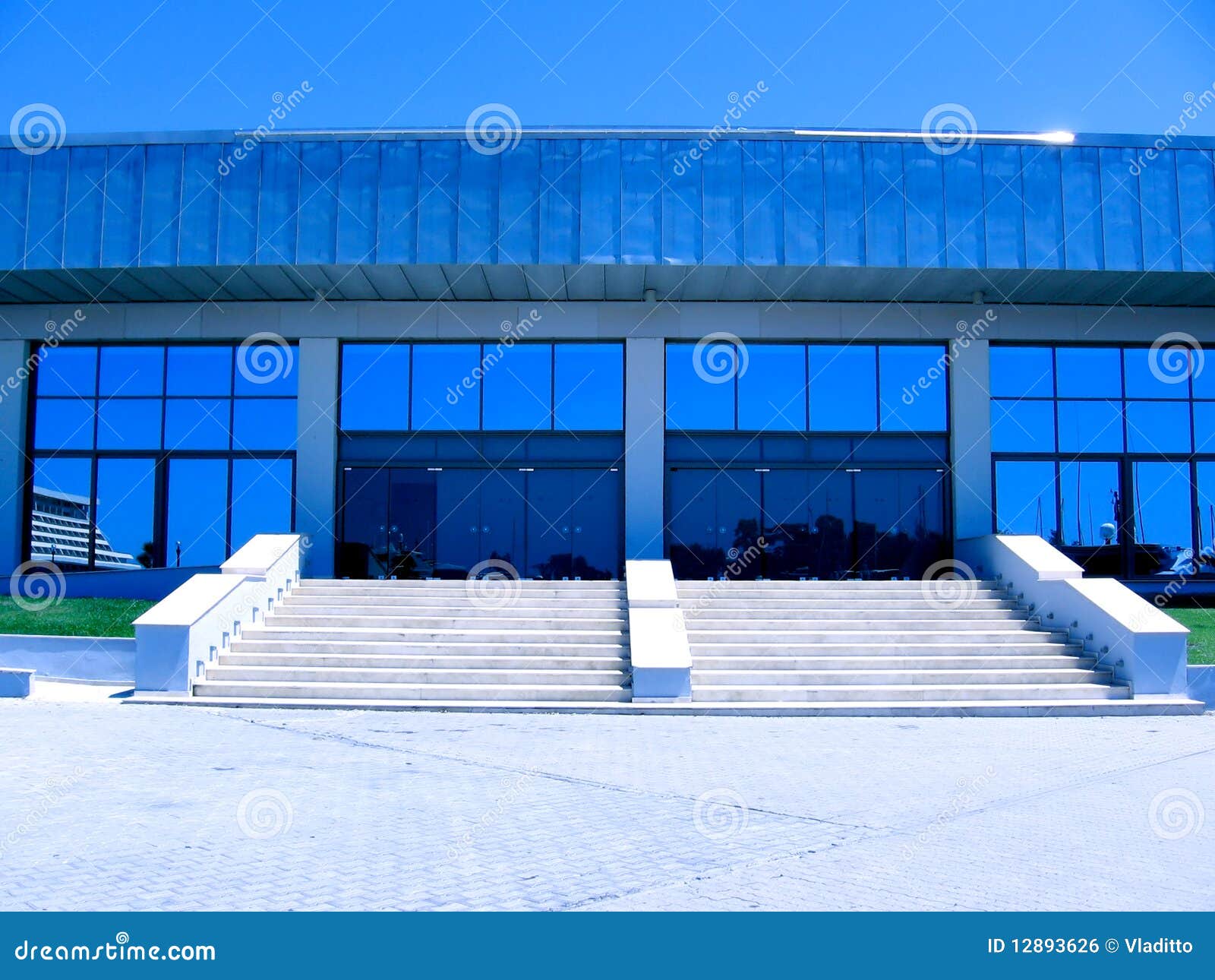 Prospective View To New Modern Building Stock Photo - Image of mirrored ...