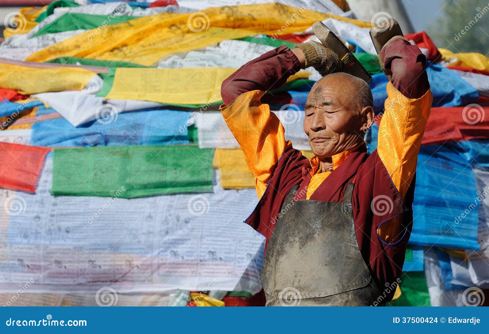 Prostrating monk 1 editorial stock image. Image of prostrating - 37500424