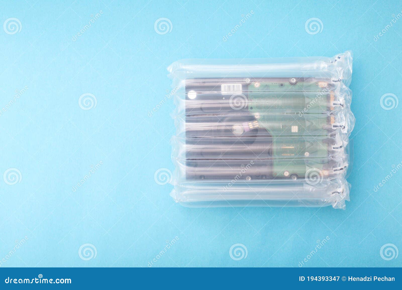 Protective Air Plastic Packaging for Transporting a Parcel without ...