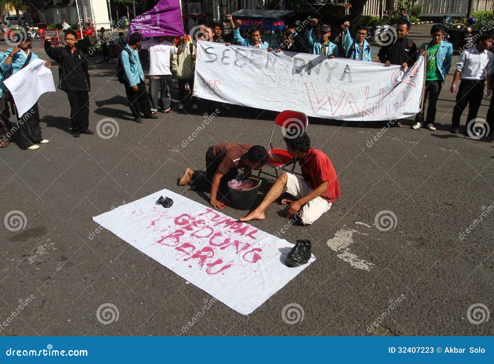 Protest the Construction of the House of Representatives Editorial ...