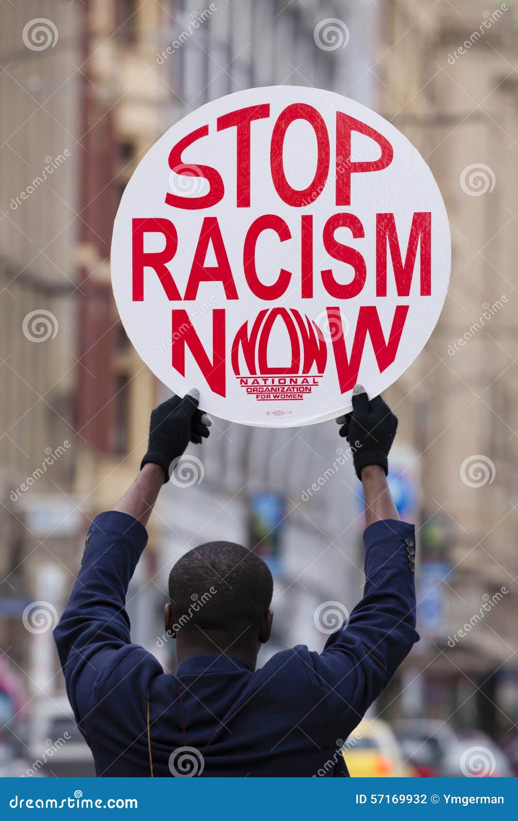 Protesta contro razzismo fotografia editoriale. Immagine di cartellone ...