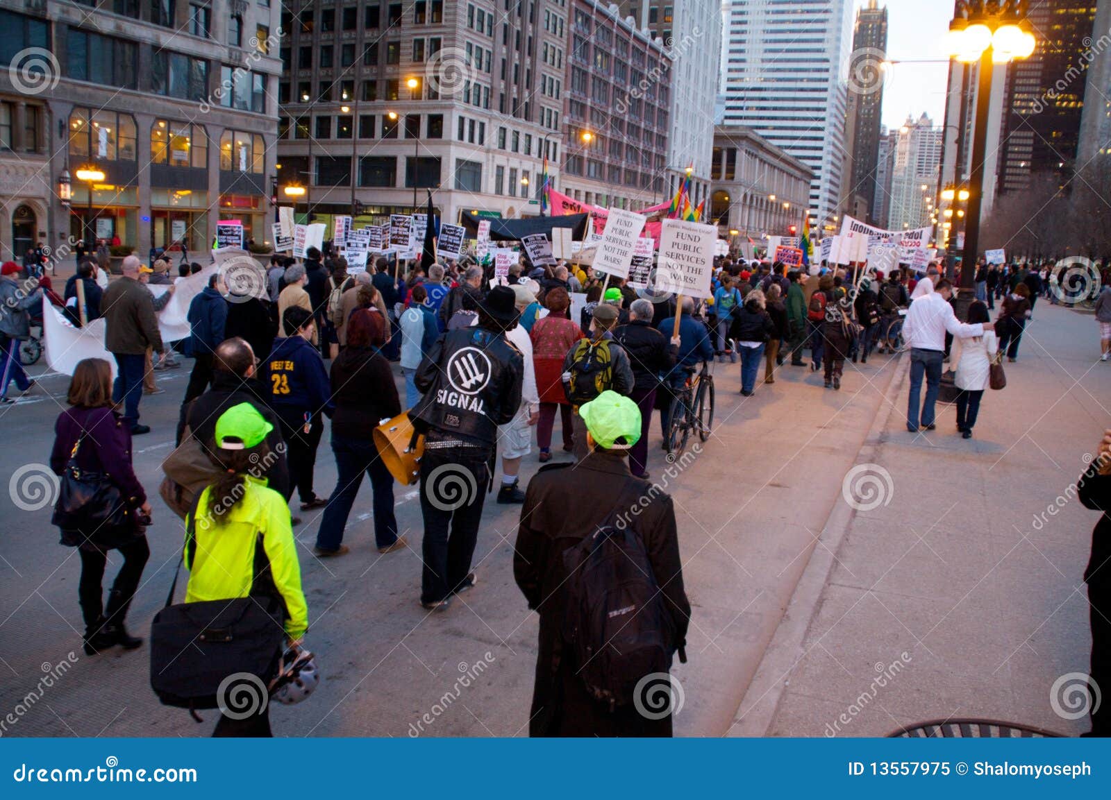 Protesta pacifista imagen editorial. Imagen de marzo - 13557975