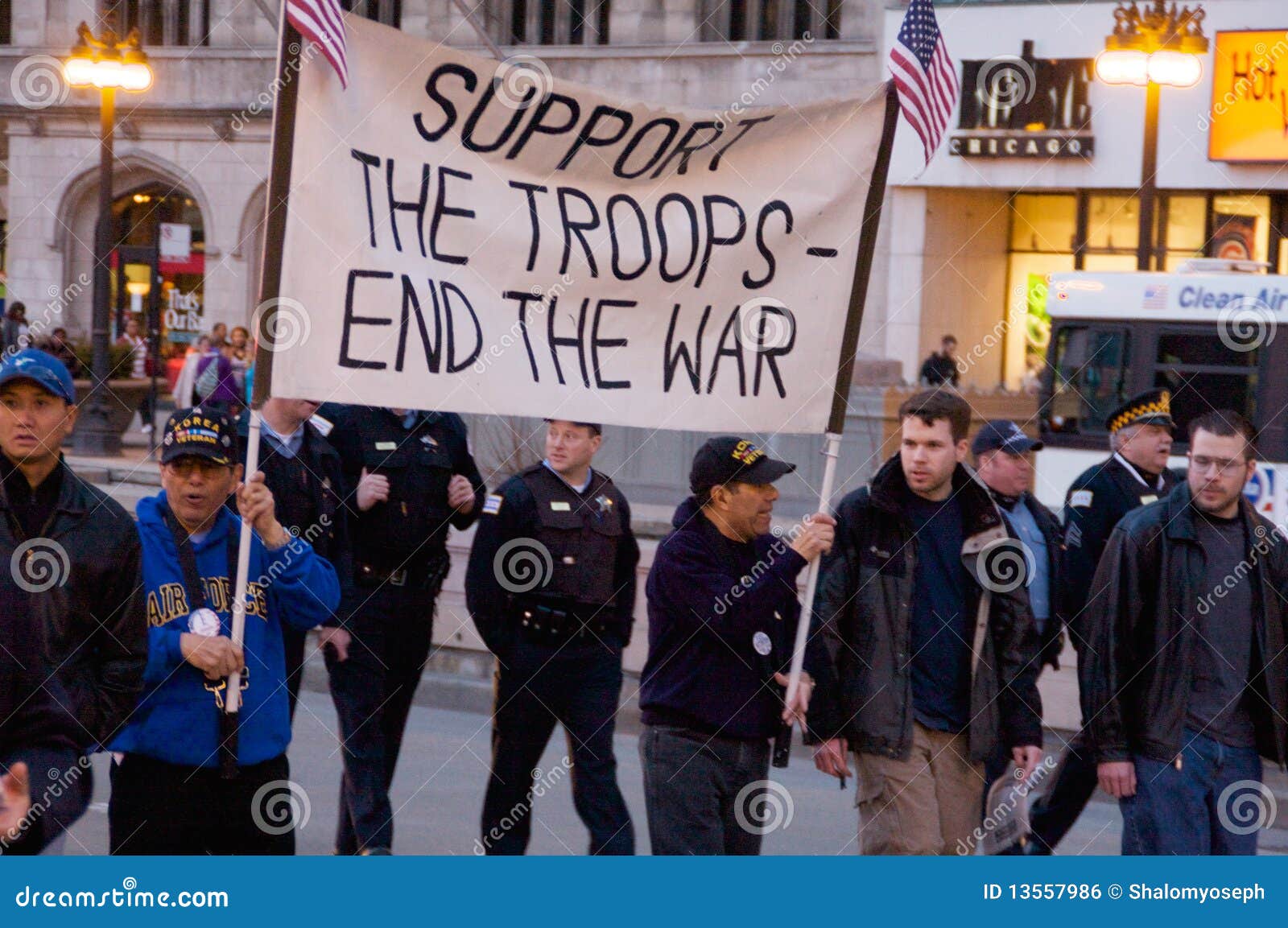 Protesta pacifista foto editorial. Imagen de activismo - 13557986