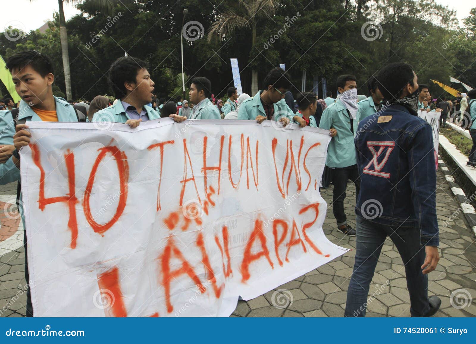 Protestar foto editorial. Imagem de eram, governo, cidade - 74520061
