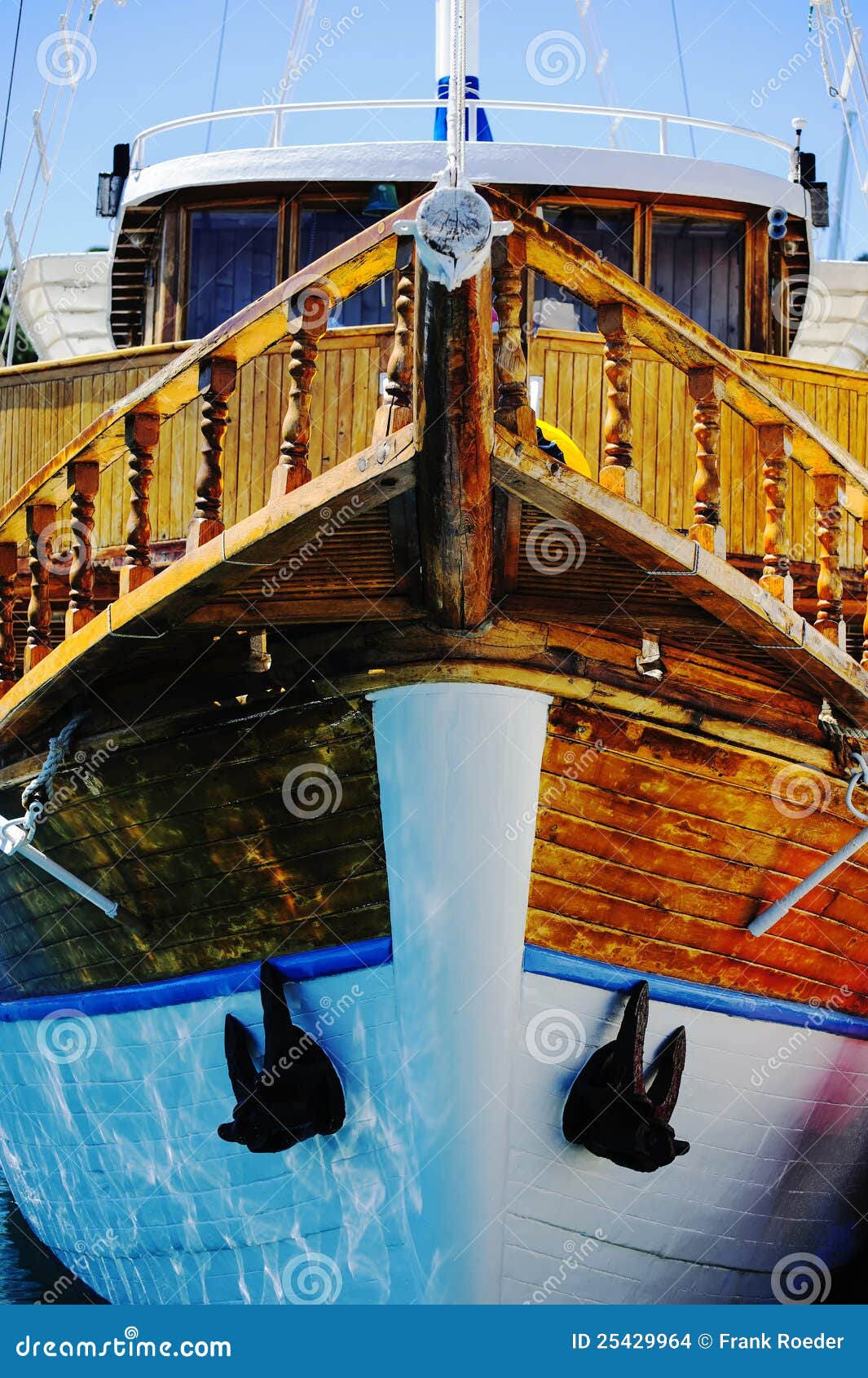 Proue D'un Bateau En Bois Historique Photo stock - Image du bateau ...