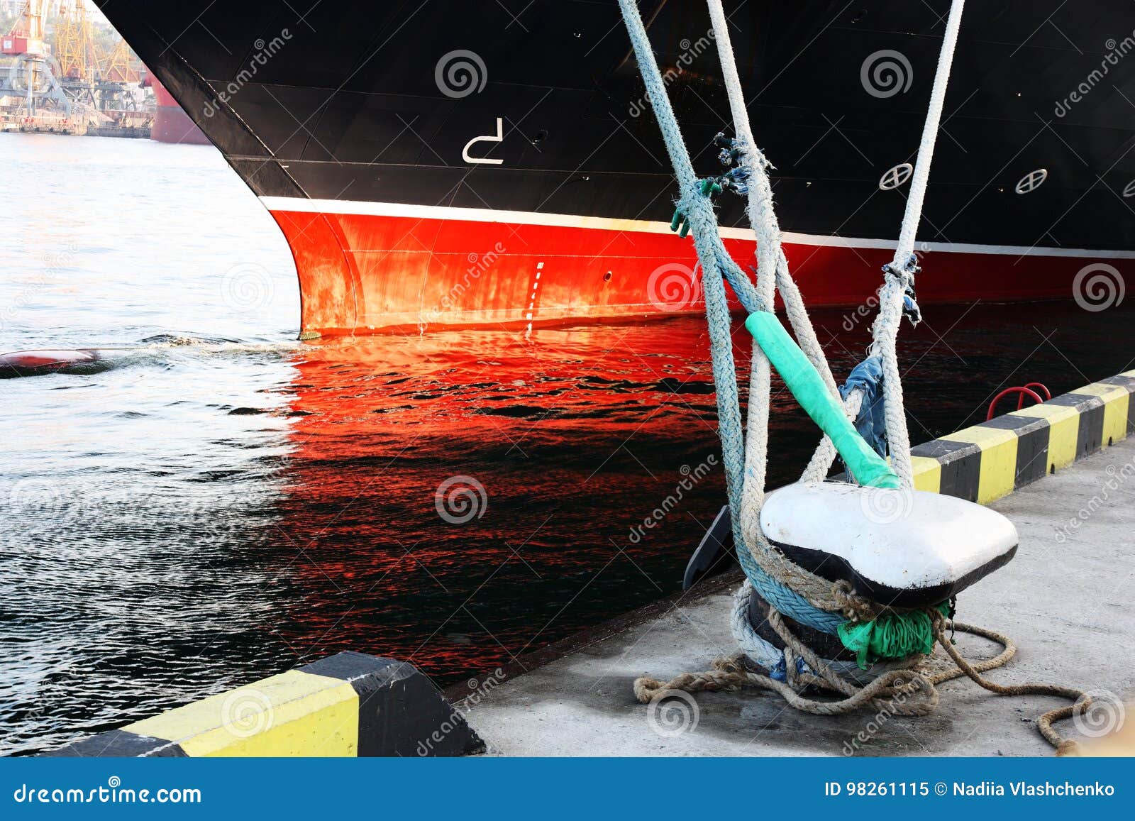 Proue de bateau image stock. Image du course, steamboat - 98261115