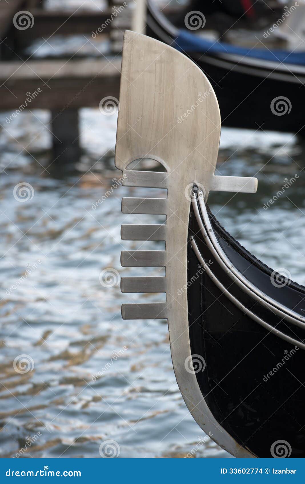 Proue de gondole photo stock. Image of canaliser, monde - 33602774