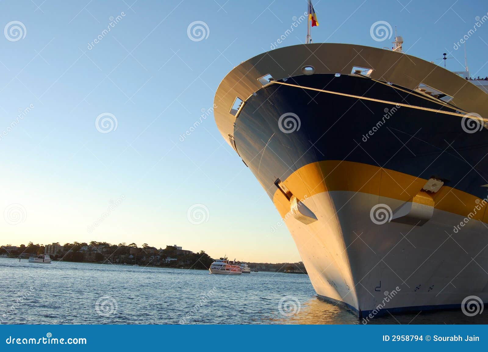Proue de paquebot photo stock. Image du offre, doublure - 2958794