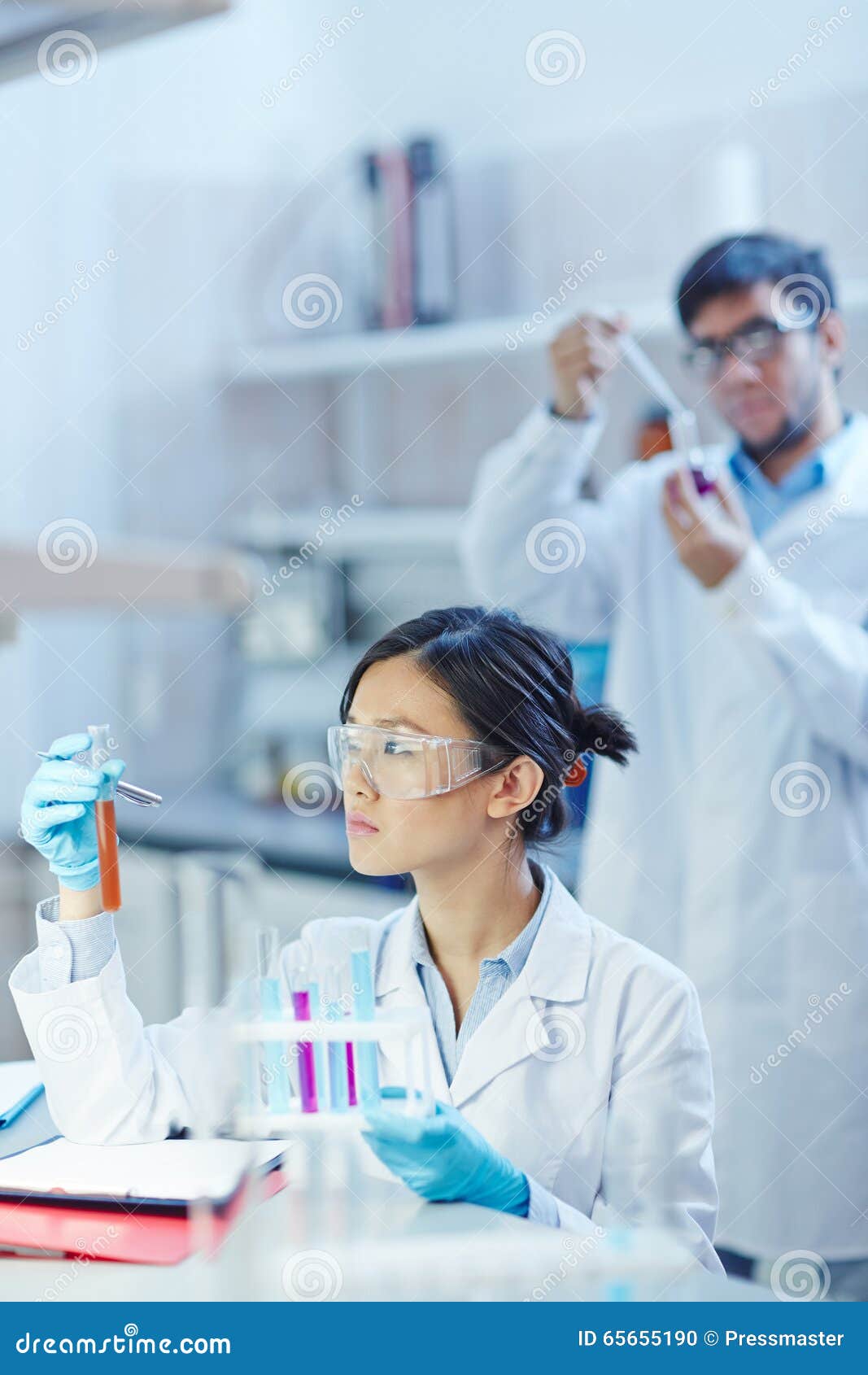 Prova di laboratorio fotografia stock. Immagine di chimico - 65655190