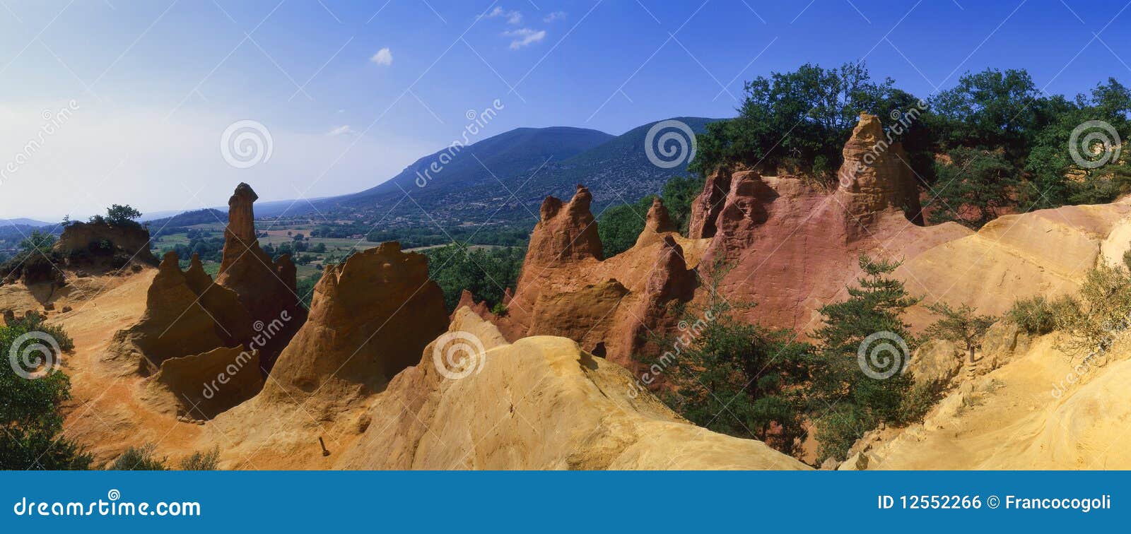 Provence - El Provencal Colorado Foto de archivo - Imagen de sunlight ...