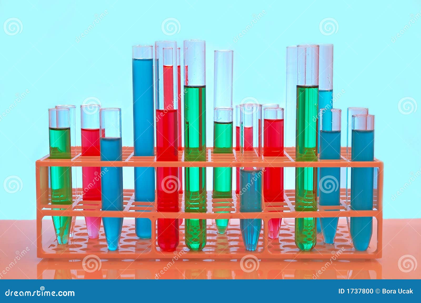 Provette fotografia stock. Immagine di medicina, biologico - 1737800