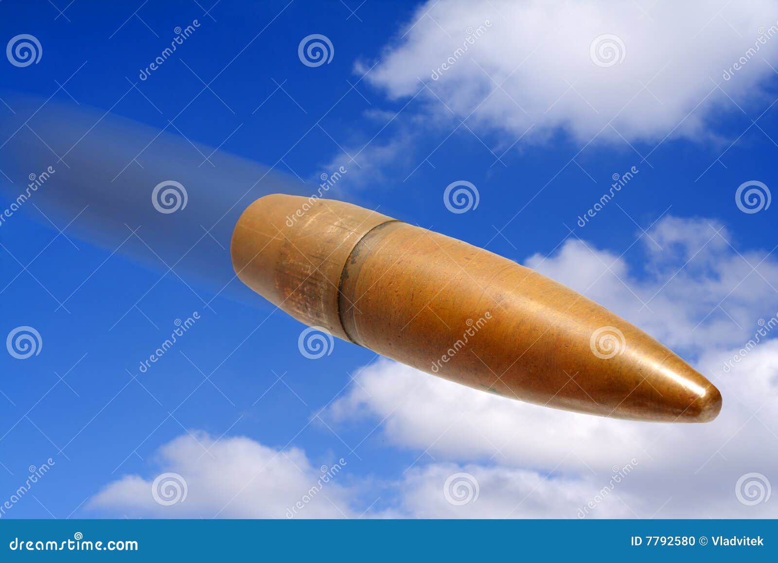 Proyectil del vuelo foto de archivo. Imagen de proyectil - 7792580