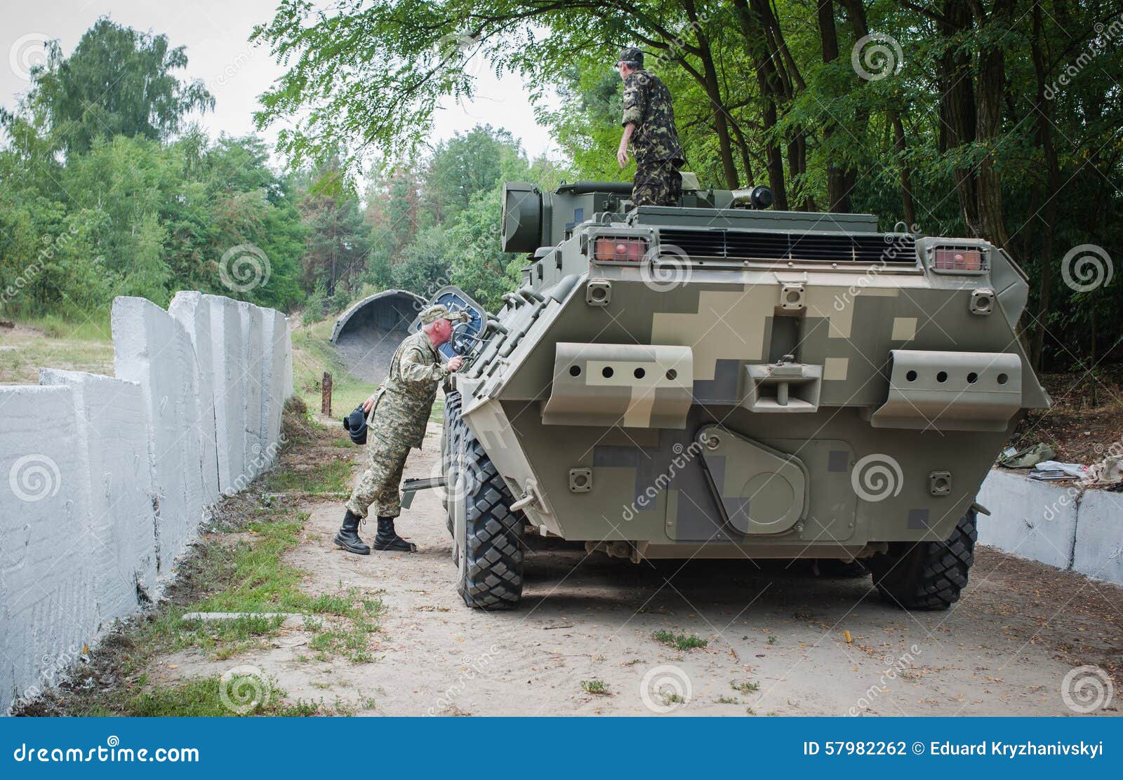 Prueba del nuevo BTR-3E fotografía editorial. Imagen de unido - 57982262