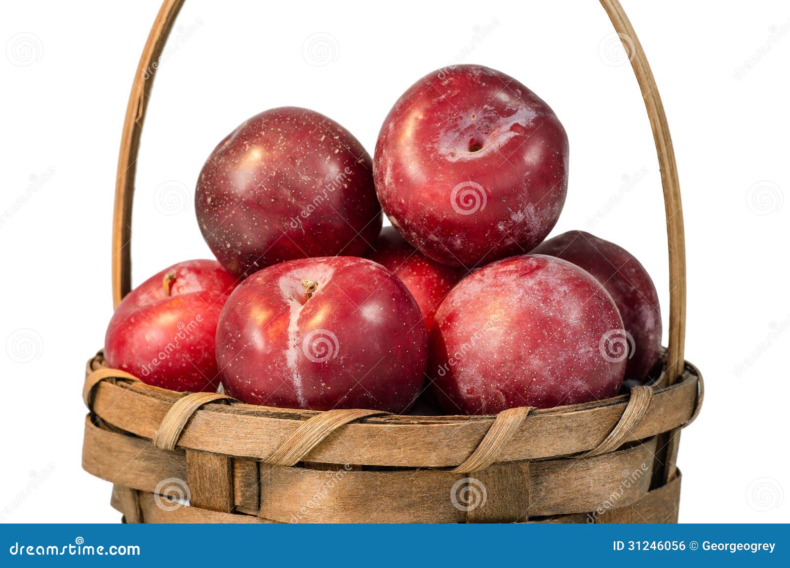 Pruimen in bruine mand stock foto. Image of rood, gegevens - 31246056