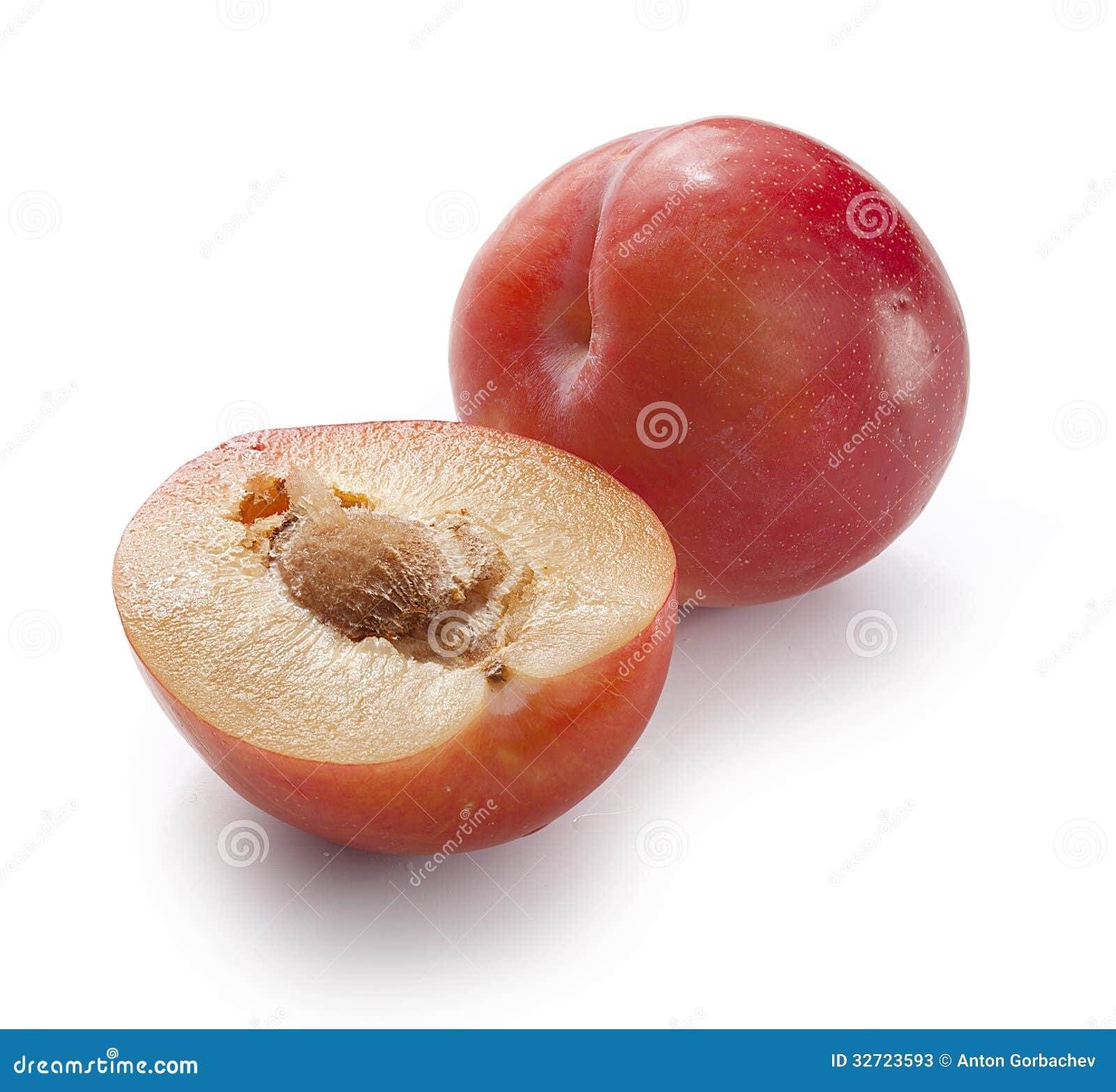 Pruimen En Haar Met Vastzittende Pit Stock Afbeelding - Image of vrucht ...