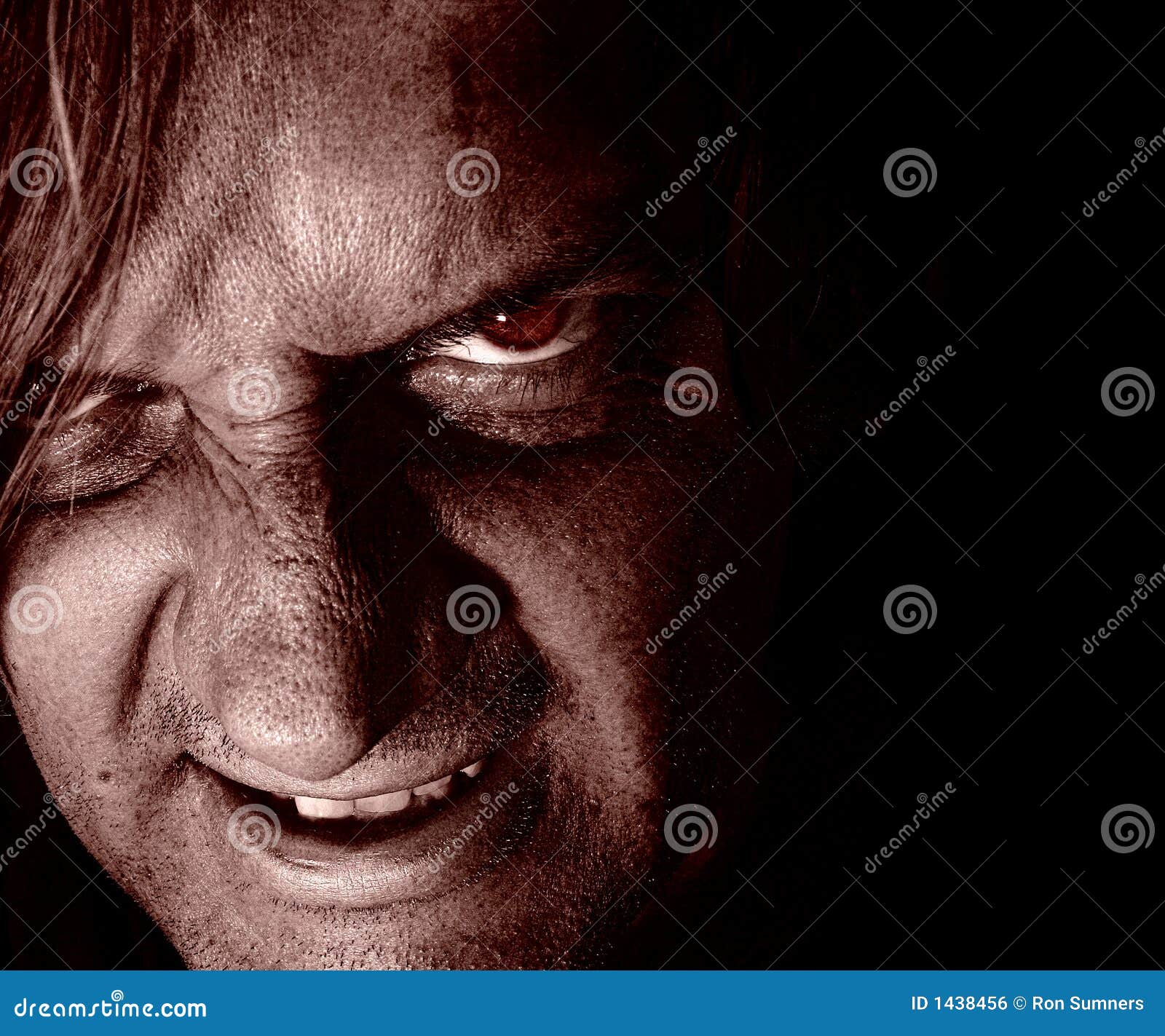 Psychopathe Dans L'obscurité Photo stock - Image du rampant, crainte ...