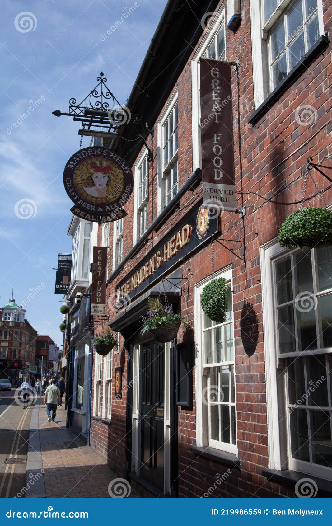 The Pub, the Maidens Head in Maidenhead, Berkshire in the UK Editorial ...