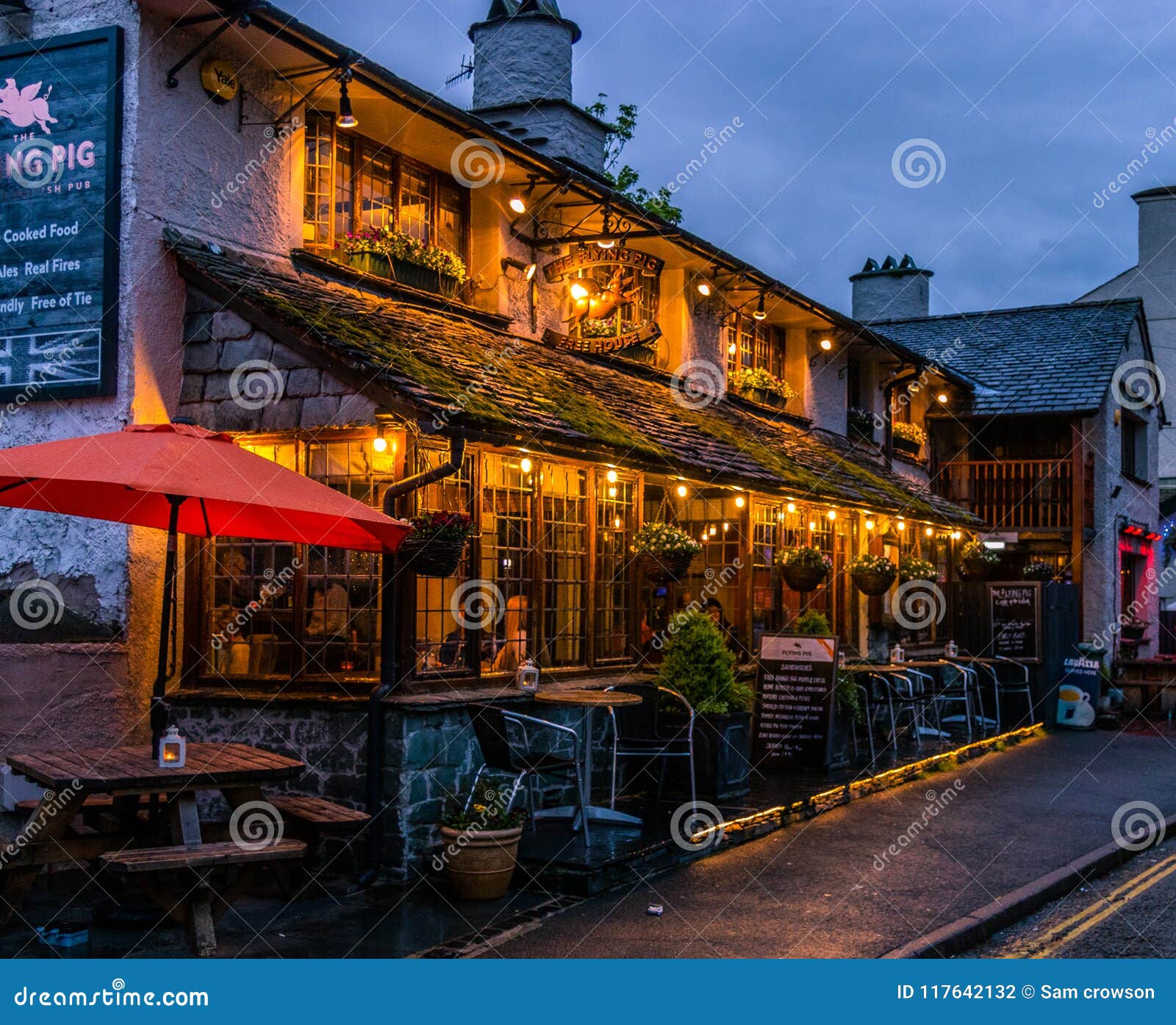 Pub at night editorial photography. Image of bridge - 117642132