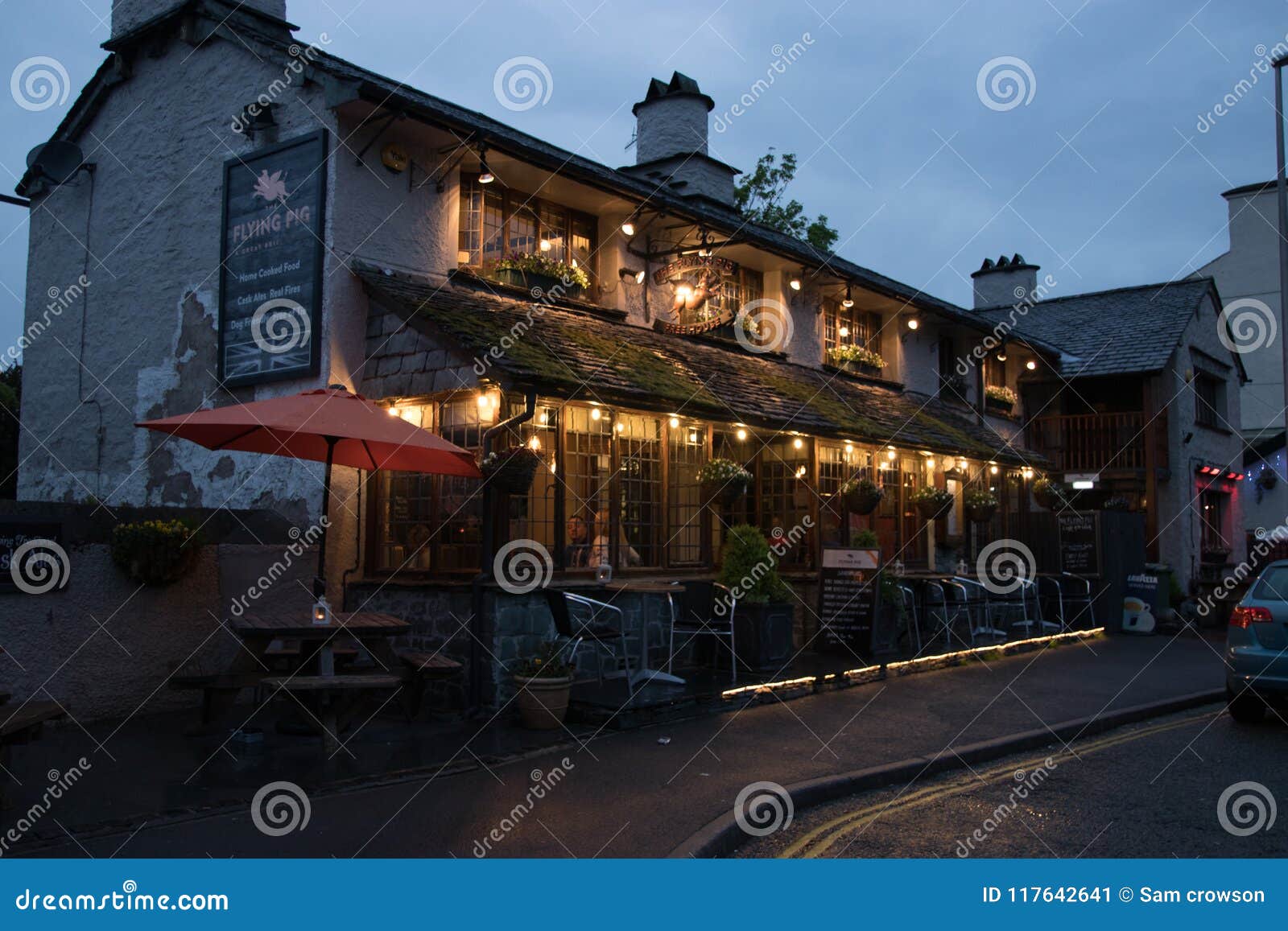 Pub at night editorial photo. Image of colours, cloudy - 117642641