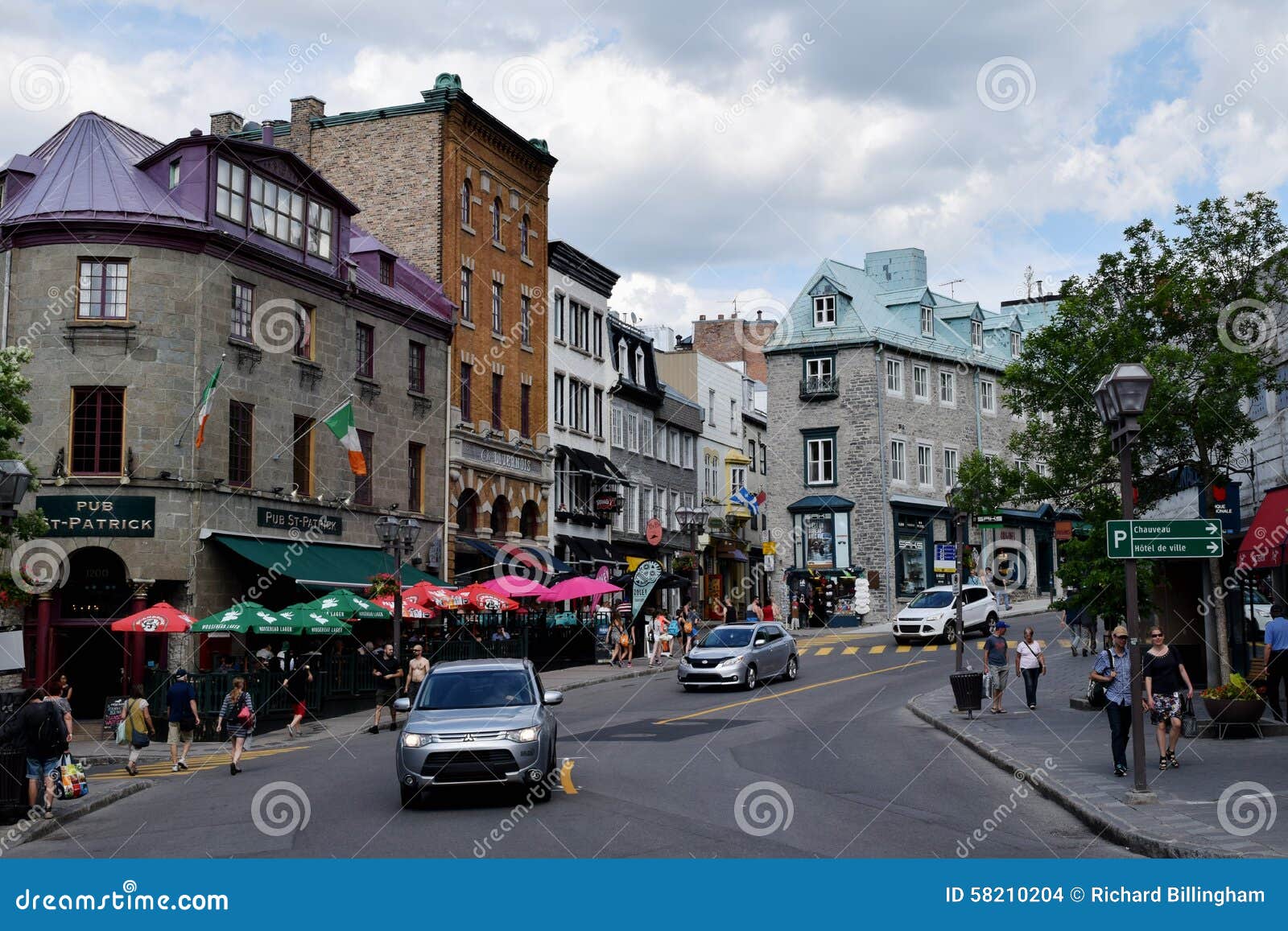 Pub and Shopping Street, Quebec City Centre, Canada Editorial Stock ...