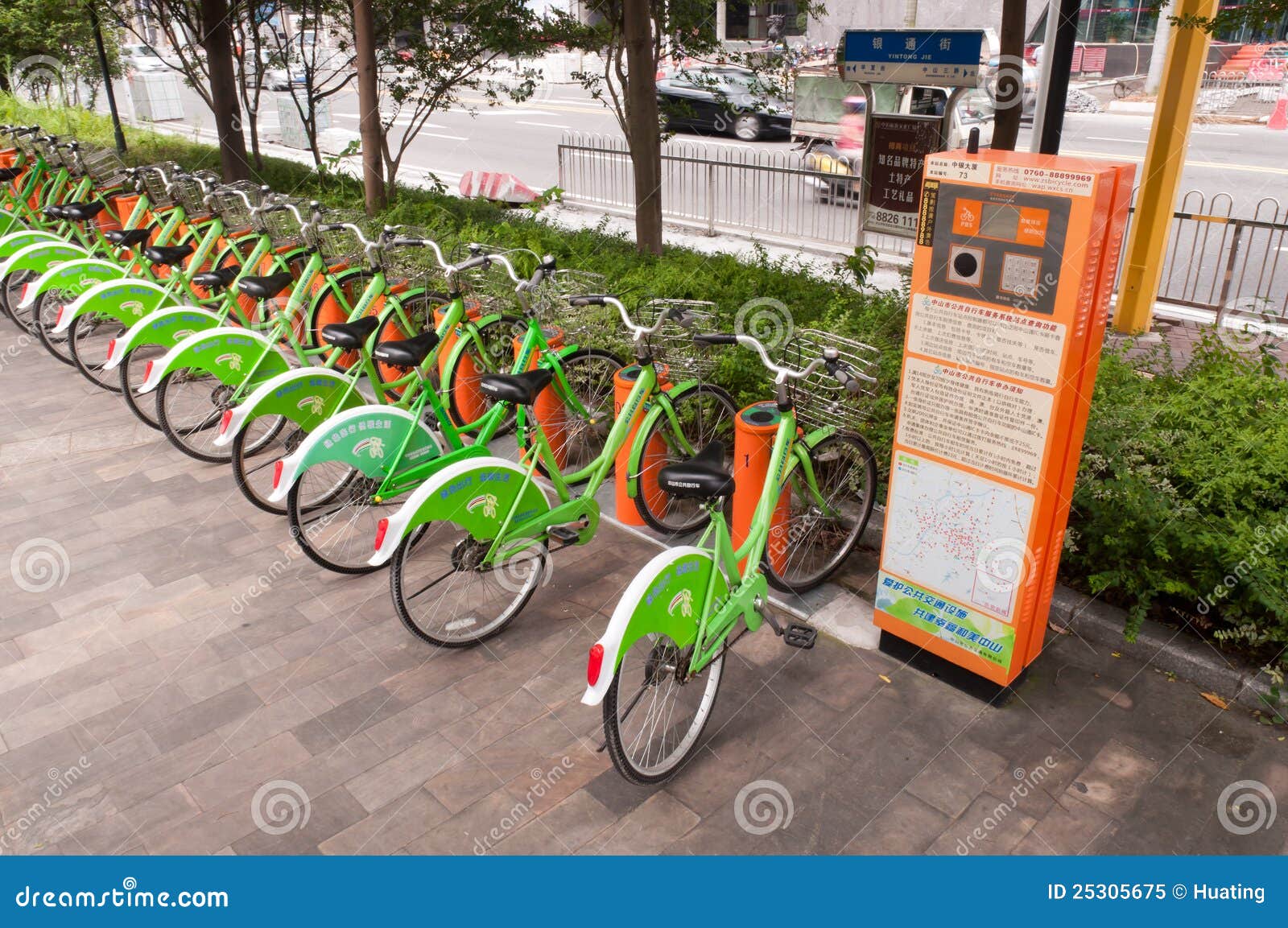 Public bike editorial image. Image of green, perspective - 25305675