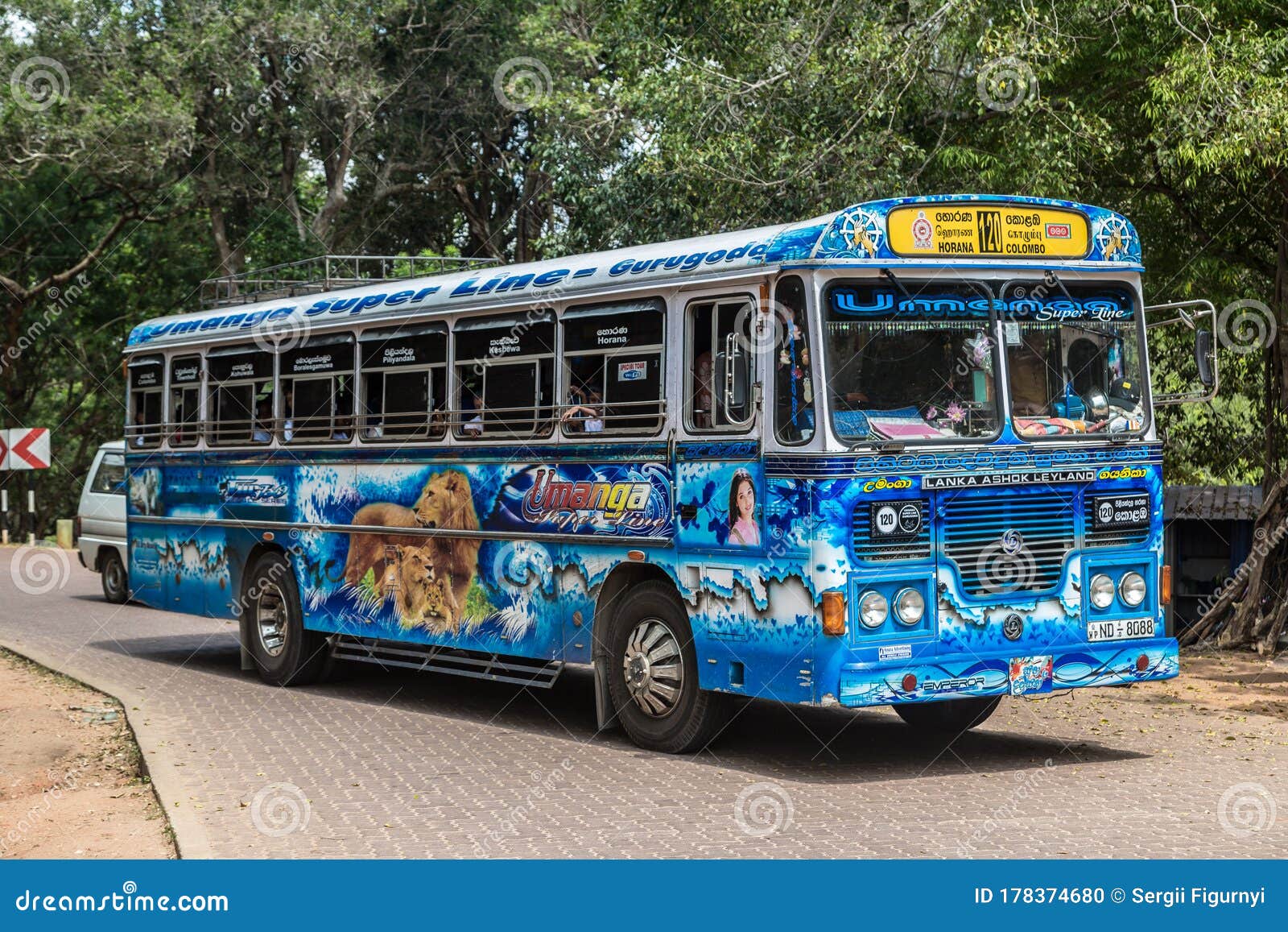 Public bus in Sri Lanka editorial image. Image of vehicle - 178374680