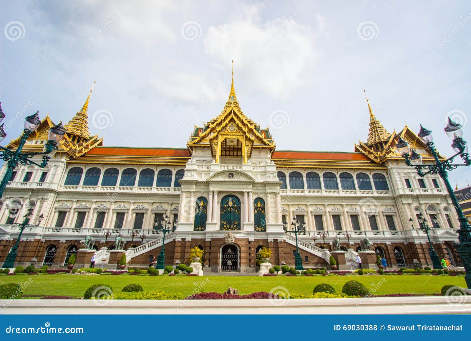Public Royal Temple with Sky Background Editorial Stock Photo - Image ...