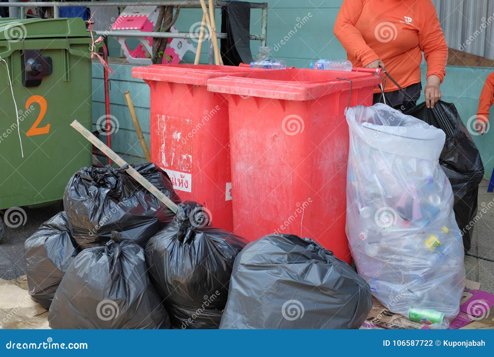 Public Trash editorial photography. Image of market - 106587722