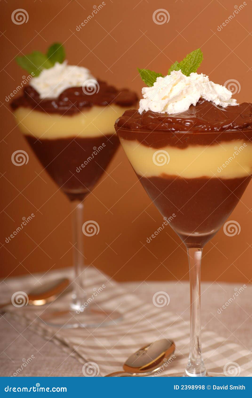 Pudín Del Chocolate Y De Vainilla Foto de archivo - Imagen de almuerzo ...